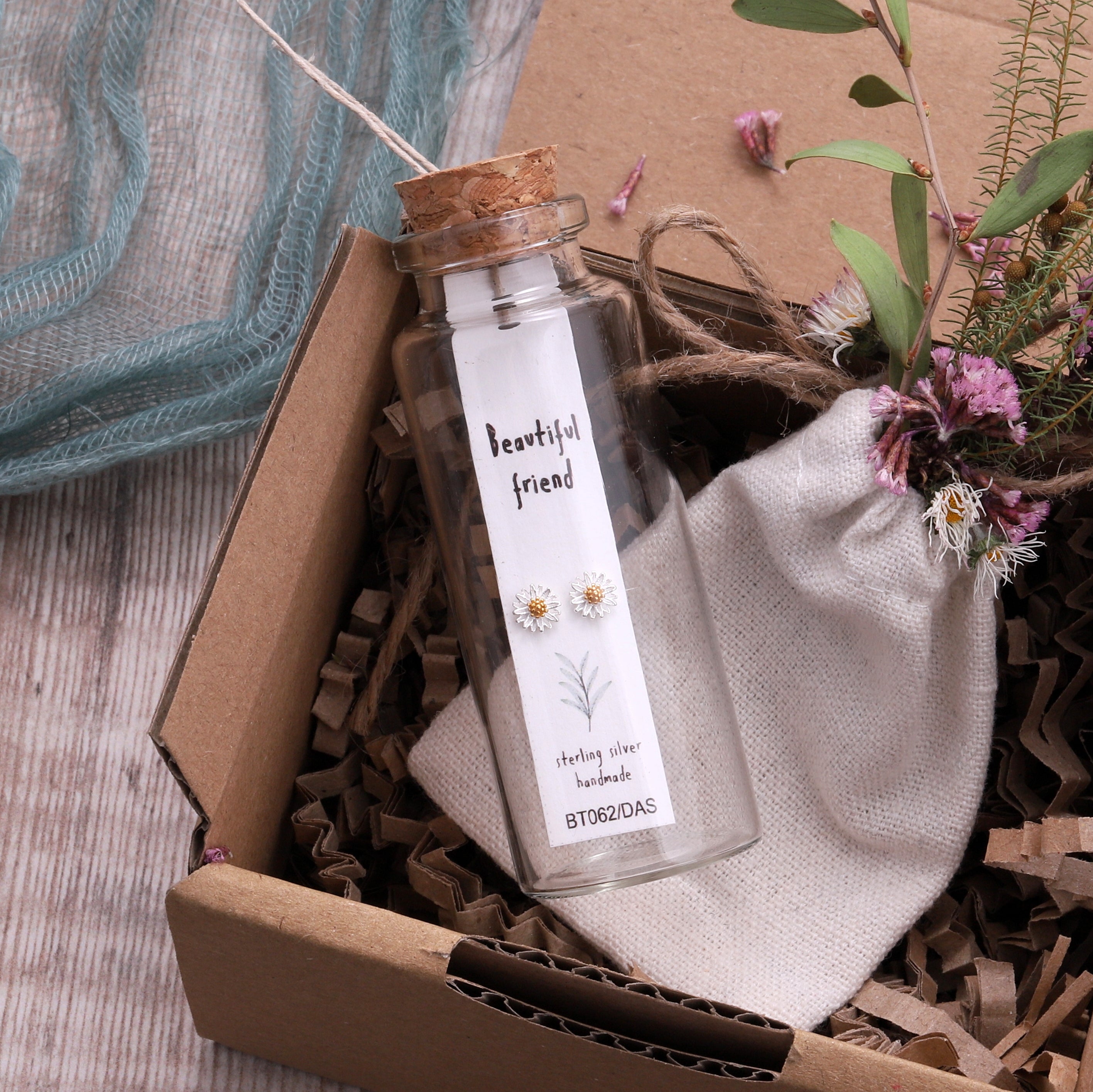 BT062 Message Bottle 'Beautiful Friend' Daisy Earrings – attic creations